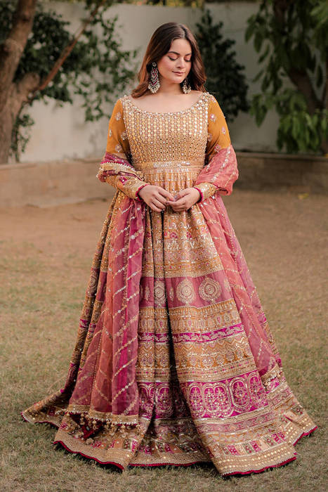 Mohsin Naveed Ranjha Design Studio. Unstitched